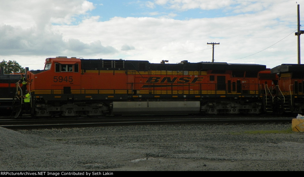 BNSF 5945